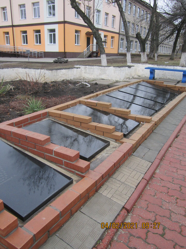 Park, sokak heykeli Памятник Горловчанам ликвидаторам аварии на ЧАЭС, Horlovka, foto