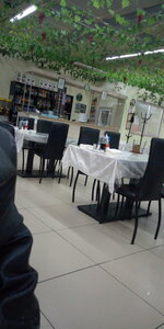 Чайхана-Фергана (4th Drive No:1/33А), kafe  Noyabrsk'dan