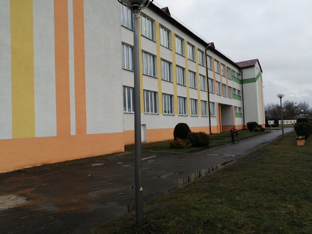 Ortaokul Srednyaya shkola № 3 Guo, Ivacevichi, foto