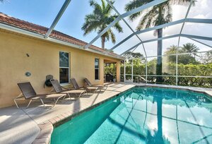 Neapolitan - Newly Renovated 3-br Luxury Home with Private Pool. Enjoy a Fully Equipped Kitchen and Free Wi-Fi (North Carolina, North Carolina Highway 93), otel  Florida Eyaleti'nden