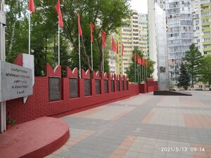 Памятная стена Самарцы - участники исторического Парада Победы 24 июня 1945 года на Красной площади в Москве (gorodskoy okrug Samara, Sovetskiy rayon, park Pobedy), anıt, heykel  Samara'dan