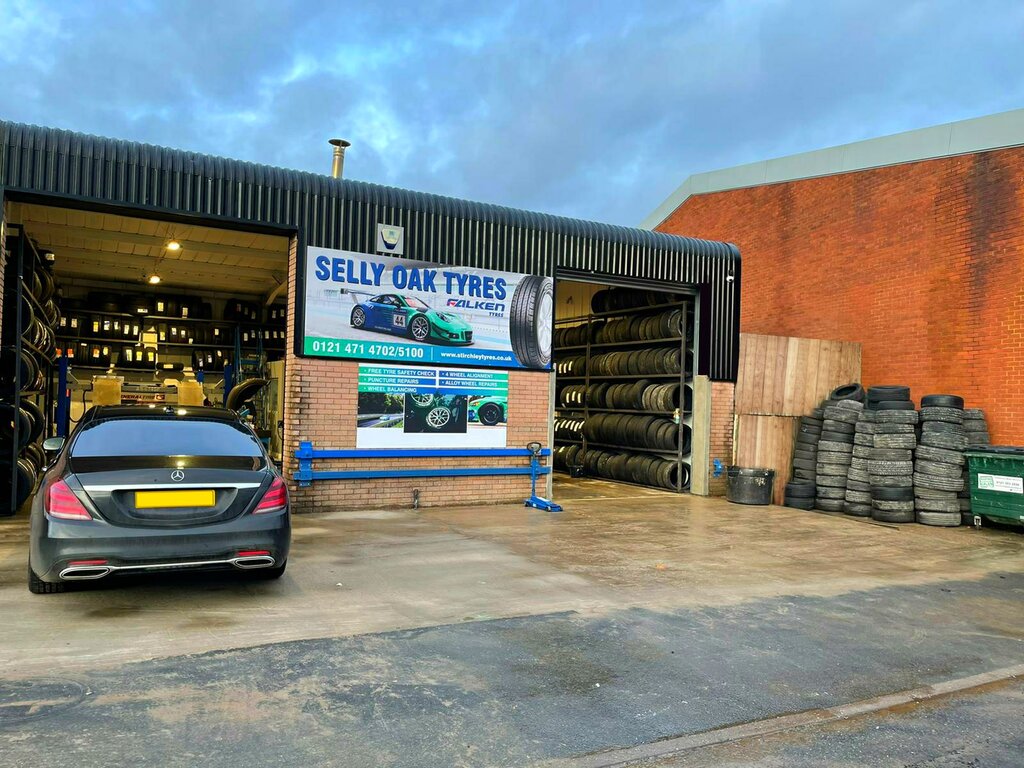Jant ve lastikçiler Selly Oak Tyres Stirchley, Birmingham, foto