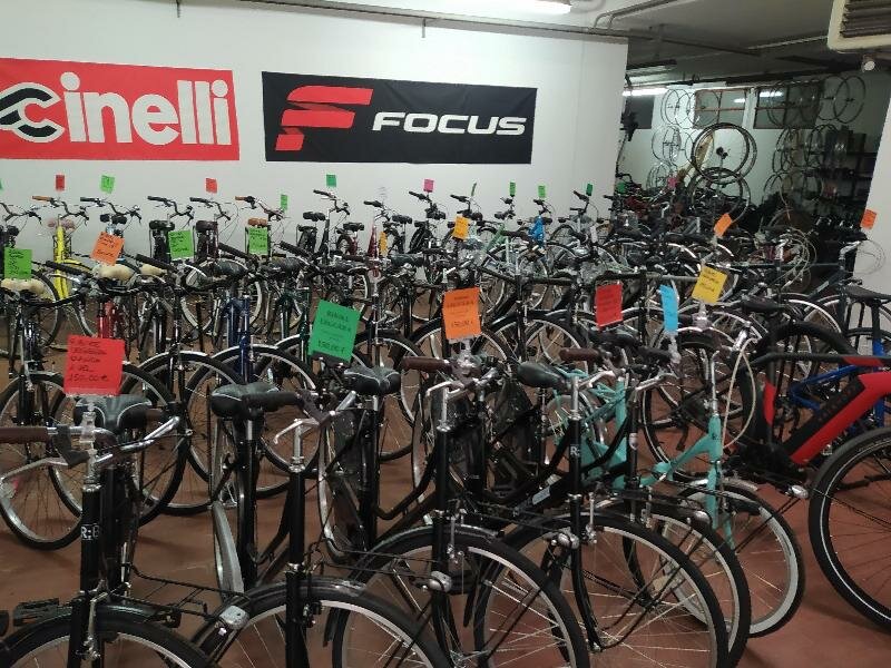 Bisiklet mağazaları Ribike, Bologna, foto