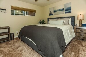 Bohemia Big Bear-1926 by Big Bear Vacations (California, San Bernardino County, Big Bear Lake), otel  Big Bear Lake'ten