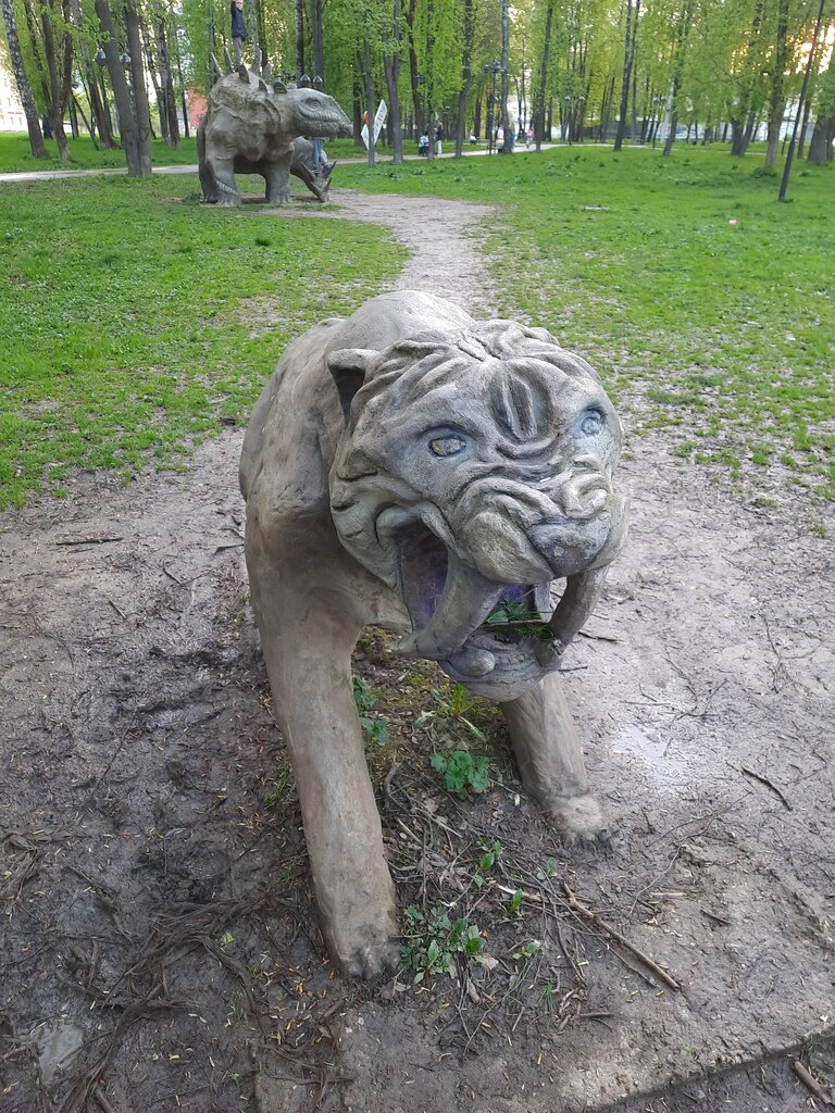 Park, sokak heykeli Стегозавр, Serpuhov, foto