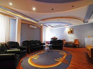 Sarbon-2 Hotel (No:10, 4-mitti-tumani, Karshi), otel  Karşı'dan