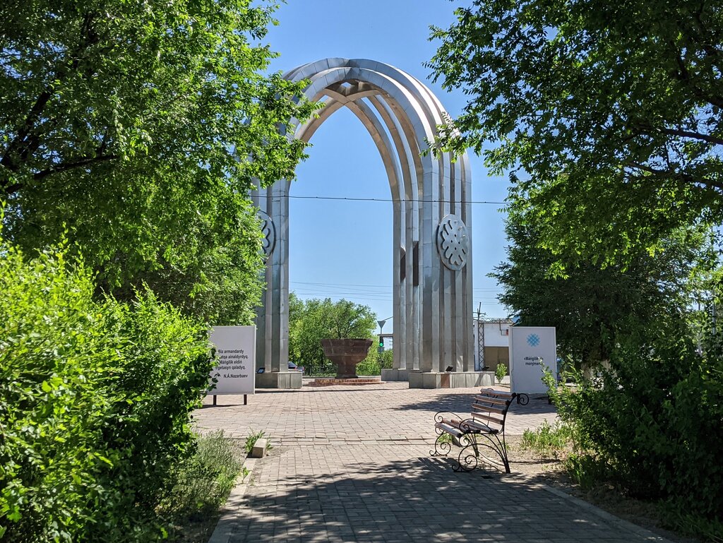 Anıt, heykel Mangilik El Monument, Setbayev (Satpayev), foto