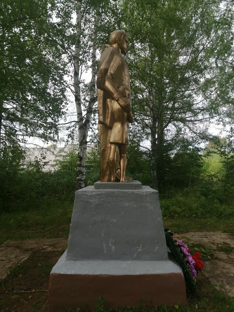 Anıt, heykel Солдат с ребенком, Kostromskaya oblastı, foto