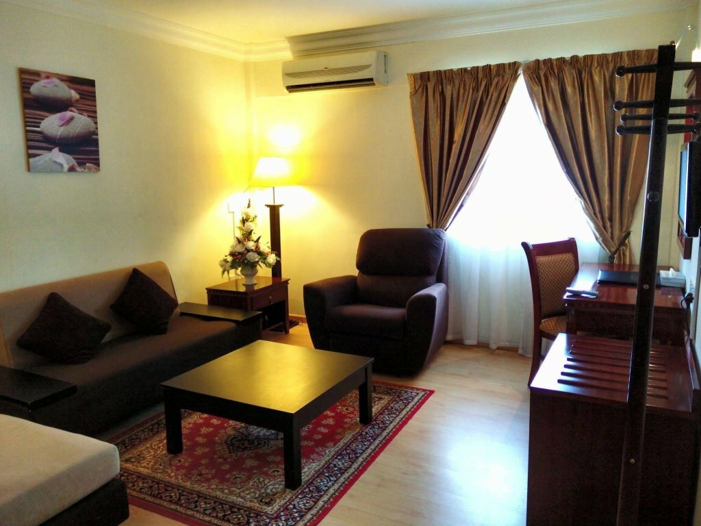 Otel Capital O 89658 Bustani Hotel, , foto