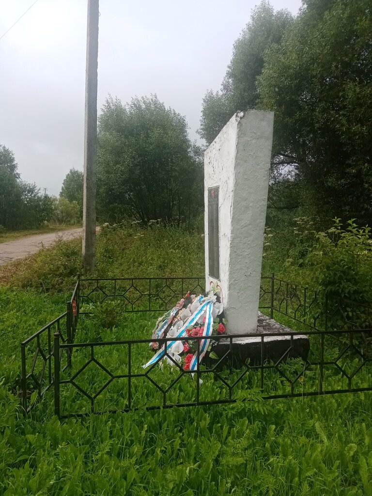 Anıt, heykel Воинам-односельчанам, павшим в годы Великой Отечественной войны, Kalujskaya oblastı, foto