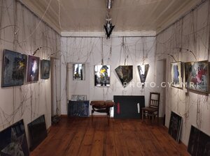 Музей-галерея произведений искусства из паутины (Baku 26 komisarner Street No:97), müzeler ve sanat galerileri  Gümrü'den