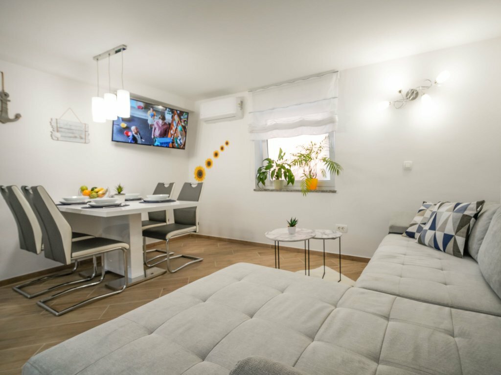 Otel Guesthouse Tina, Dünya, foto