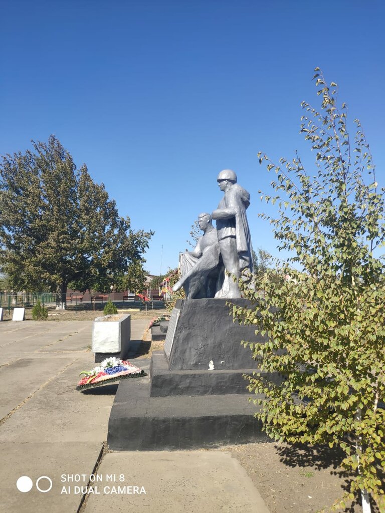 Anıt, heykel Братская могила, Rostovskaya oblastı, foto