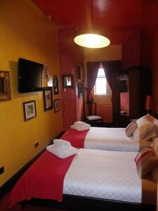 Fifteens of Swinley (Great Britain), otel  Wigan'dan