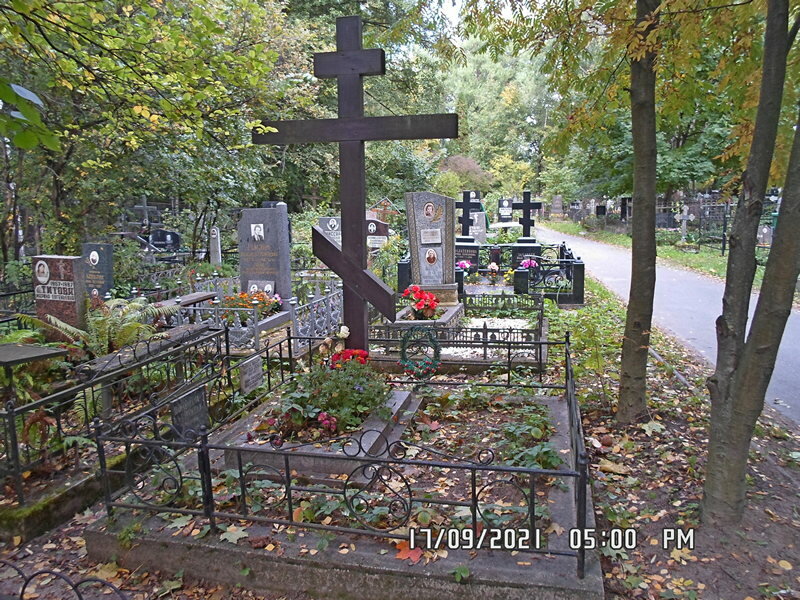 Ünlü kişilerin mezarları Писатель Леонид Пантелеев, Saint‑Petersburg, foto