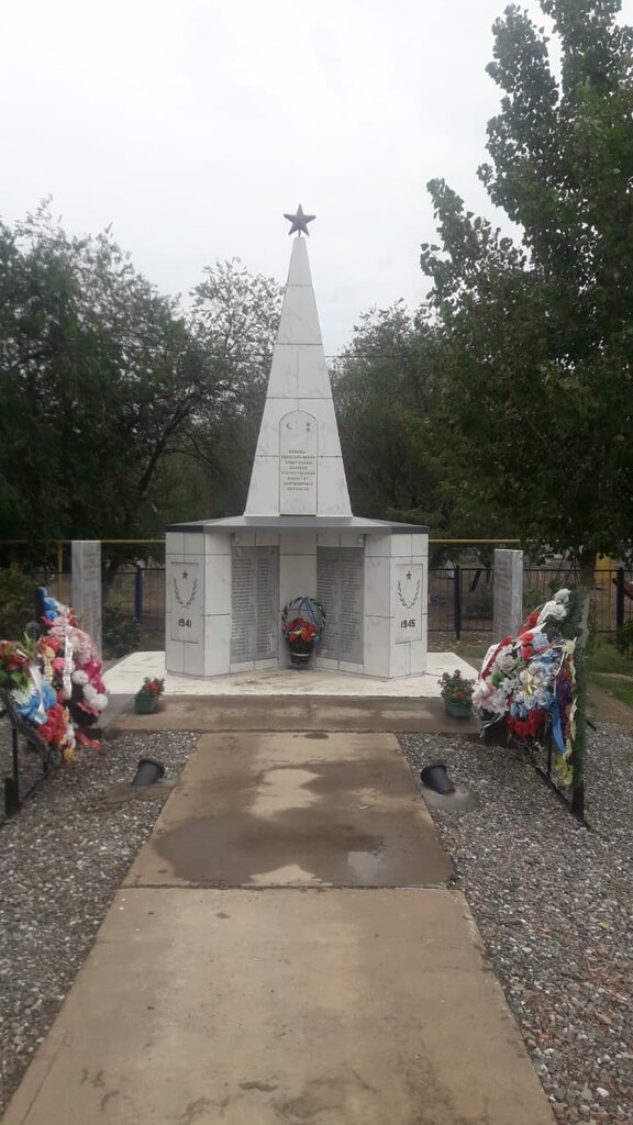 Anıt, heykel Воинам-односельчанам, павшим в Великой Отечественной войне, Astrahanskaya oblastı, foto