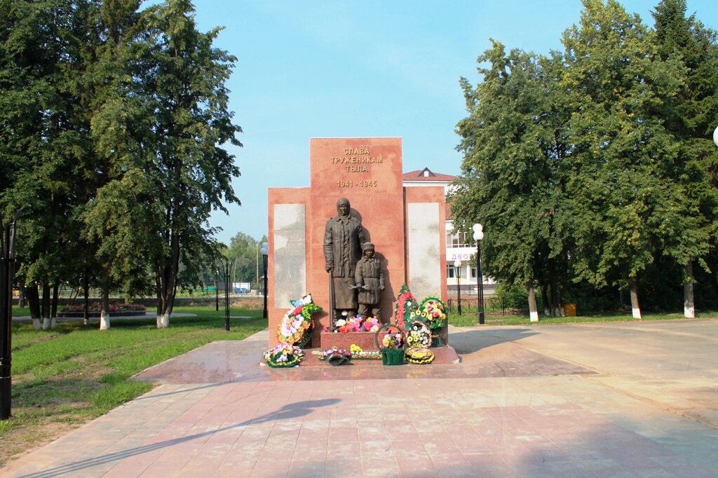 Anıt, heykel Воинам Великой Отечественной войны 1941-1945 гг. и труженикам тыла, Tümen (Tiumenskaya) oblastı, foto