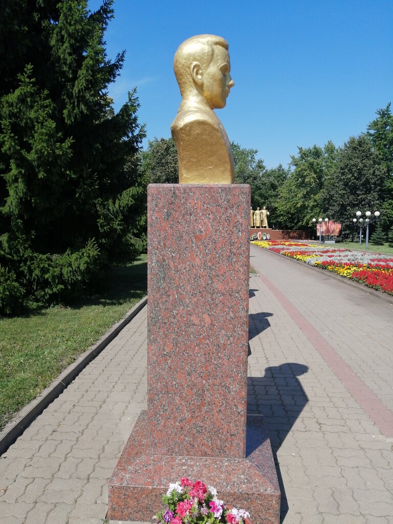 Anıt, heykel Бюст Героя Советского Союза Филимона Ивановича Каменева, Stroitel, foto