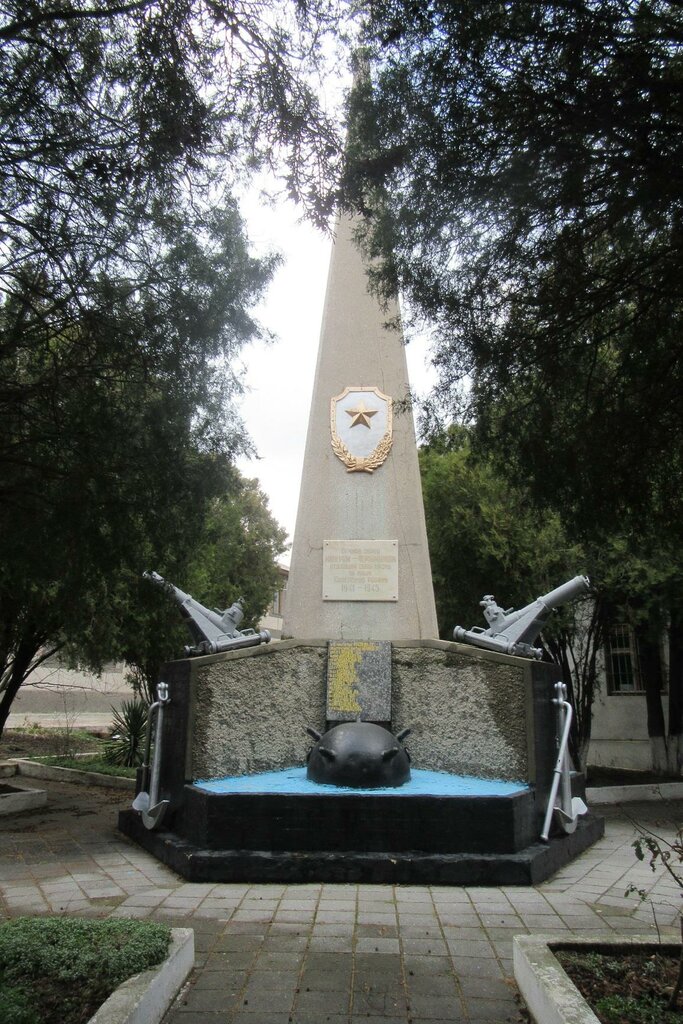 Anıt, heykel Минерам-черноморцам, Sevastopol, foto