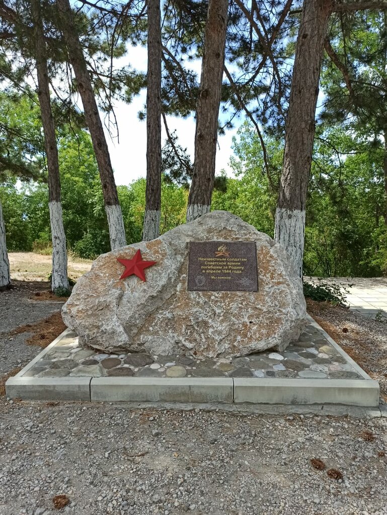 Anıt, heykel Неизвестный солдат, Kırım Cumhuriyeti, foto