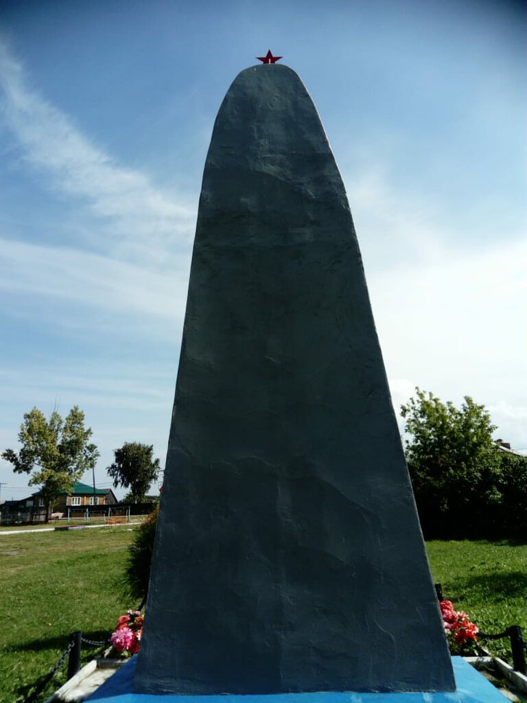 Anıt, heykel Обелиск воинам-землякам, погибшим в годы Великой Отечественной войны, Sverdlovskaya oblastı, foto