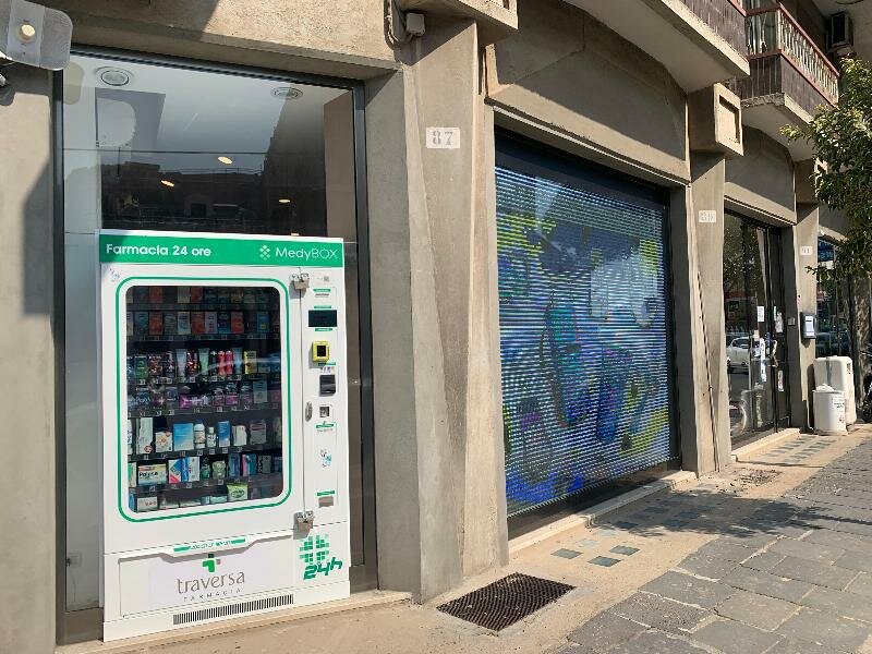Kozmetik ve parfümeri mağazaları Farmacia Traversa, , foto