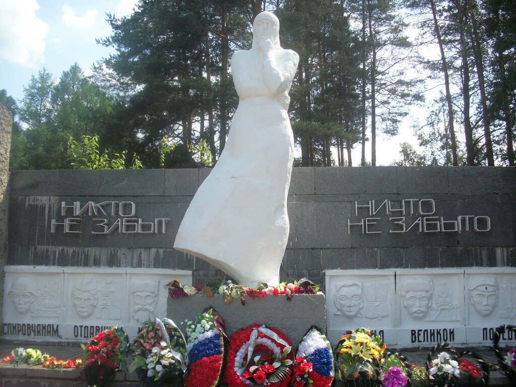 Anıt, heykel Скорбящая мать, Tverskaya oblastı, foto