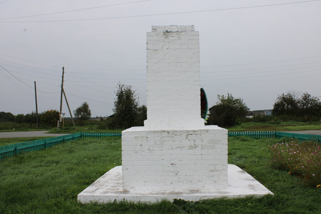 Anıt, heykel Воинам-землякам, погибшим на фронтах Великой Отечественной войны, Sverdlovskaya oblastı, foto