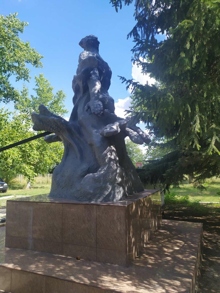 Anıt, heykel Павшим воинам, Saratovskaya oblastı, foto