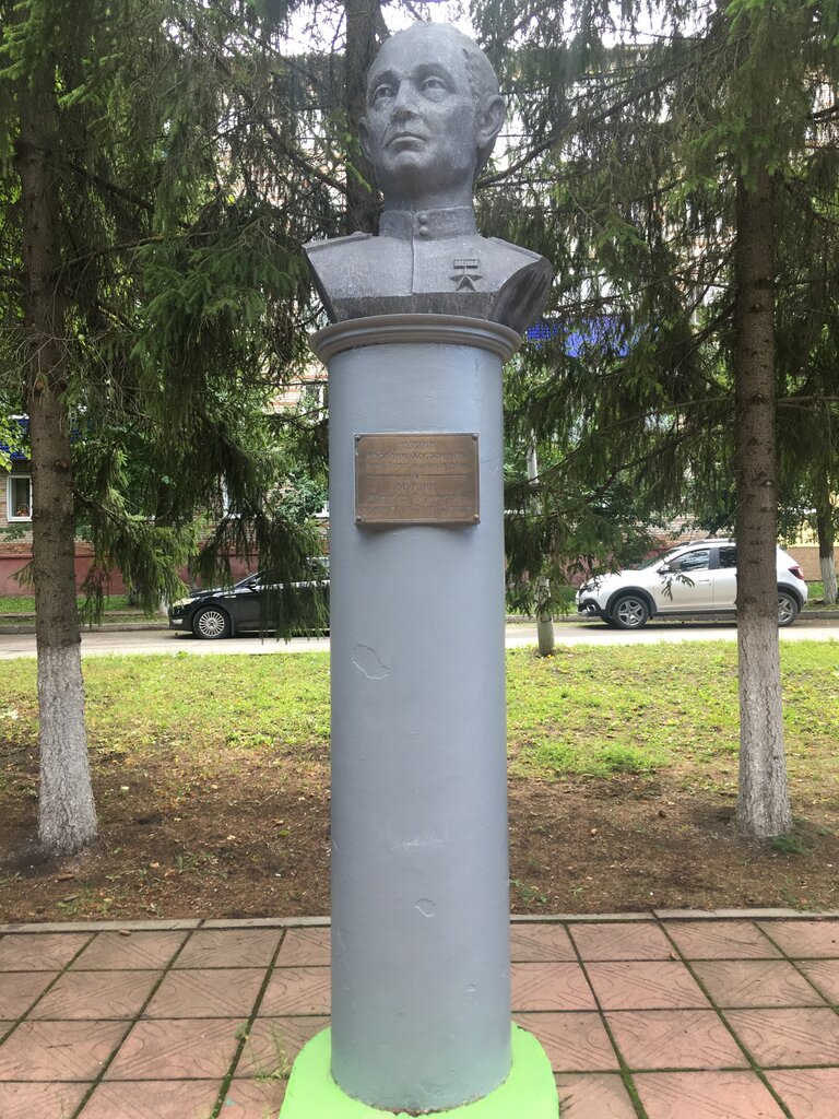 Anıt, heykel Бюст Героя Советского Союза, уроженца Лениногорского района И.Х. Мурзина, Leninogorsk, foto