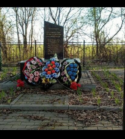 Anıt, heykel Железнодорожникам погибшим в ВОВ 1941-1945 гг, Voronejskaya oblastı, foto