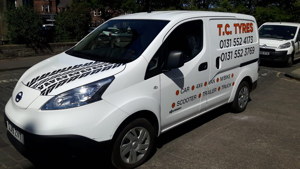 Jant ve lastikçiler Tc Juner & Son, Edinburgh, foto