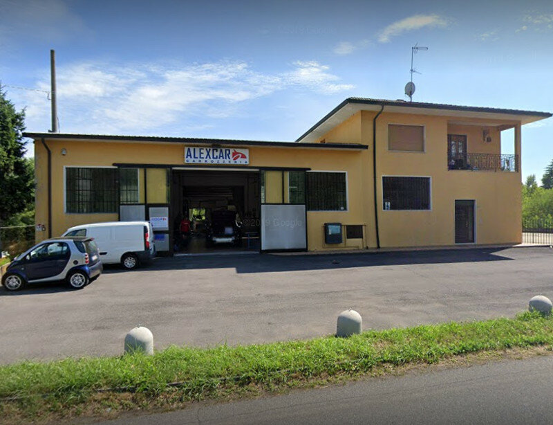 Otomobil servisi Carrozzeria Alexcar, Lombardiya, foto
