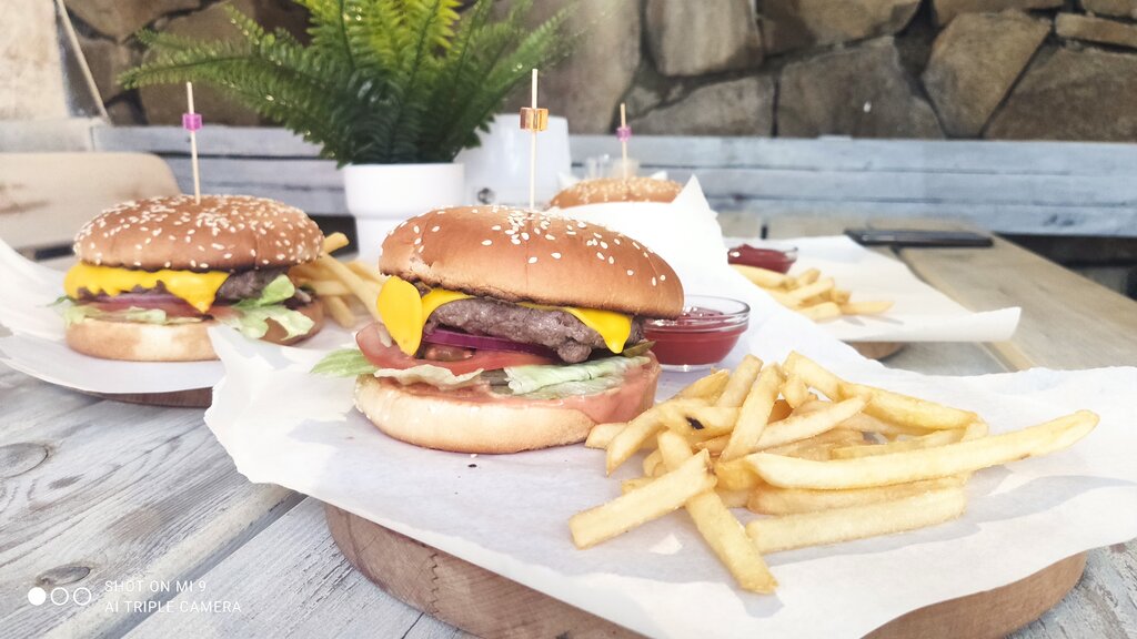 Kafe In a plate, Yalta, foto