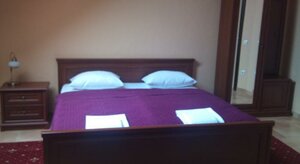 Shale (Бердичівський майдан No:10, село Зарічани), otel  Jytomyr'den