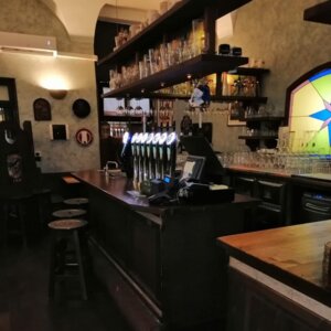 Landlord Pub (Via Mascardi No:57, Sarzana), bar