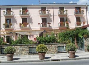Hotel Pisacane (Sicily, Messina, Via Carlo Alberto dalla Chiesa, 35), otel  Sapri'den