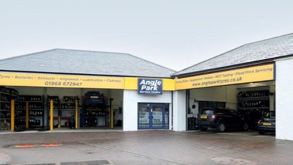 Jant ve lastikçiler Angle Park Service Centre, Midlothian Konseyi, foto