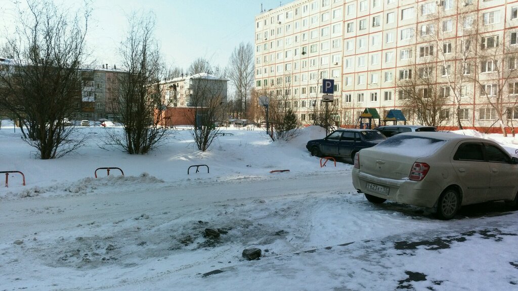 Otoparklar Parking lot, Omsk, foto