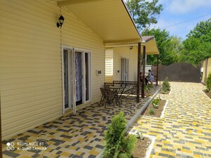 Адиле (улица Тимура Апакидзе No:2, посёлок городского типа Новофёдоровка), otel  Kırım Cumhuriyeti'nden