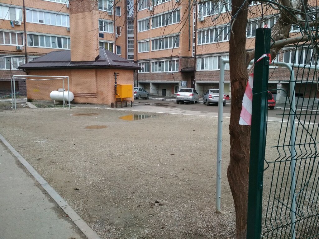 Spor alanı Футбольное поле, Krasnodar, foto