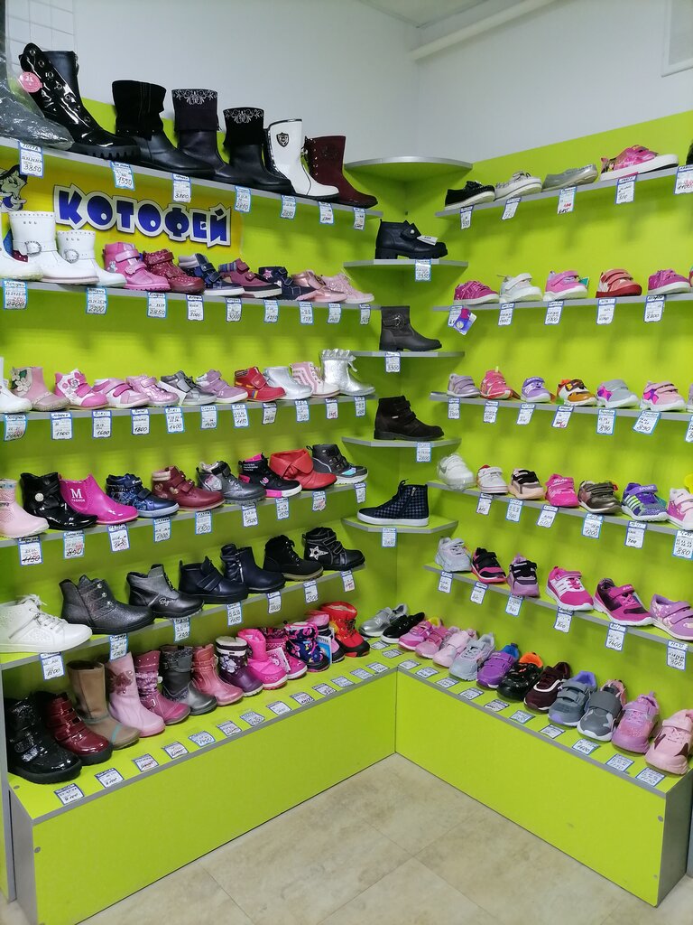 Çocuk ayakkabı mağazaları Peshehodik, Samara, foto