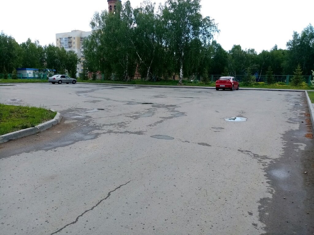 Otoparklar Parking lot, Omsk, foto