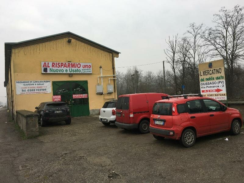 Mobilya mağazaları Mercatini Giussago, Lombardiya, foto