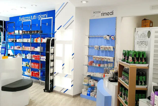 Eczaneler Farmacia Brittelli, Lombardiya, foto