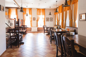Traktir Koleso (Surikova Street No:19, Kirov), kafe  Kirov'dan