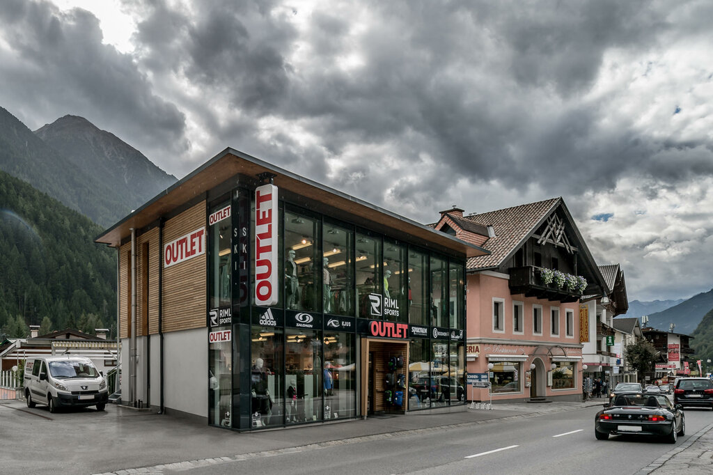 Spor giyim ve ayakkabı Riml Sports Outlet Oetz, Tirol, foto