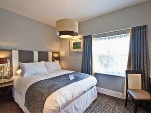The Red Lion (England, Doncaster), otel  Doncaster'dan