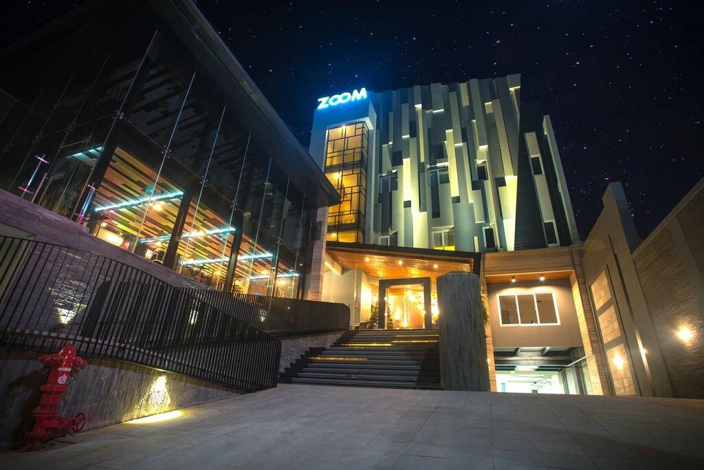 Otel Zoom Dharmahusada Hotel, Surabaya, foto