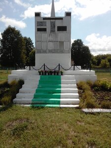 Погибшим и вернувшимся с Победой в Великой Отечественной войне (Penzenskiy Municipal District, selo Pokrovo-Beryozovka), anıt, heykel  Penzenskaya oblastından